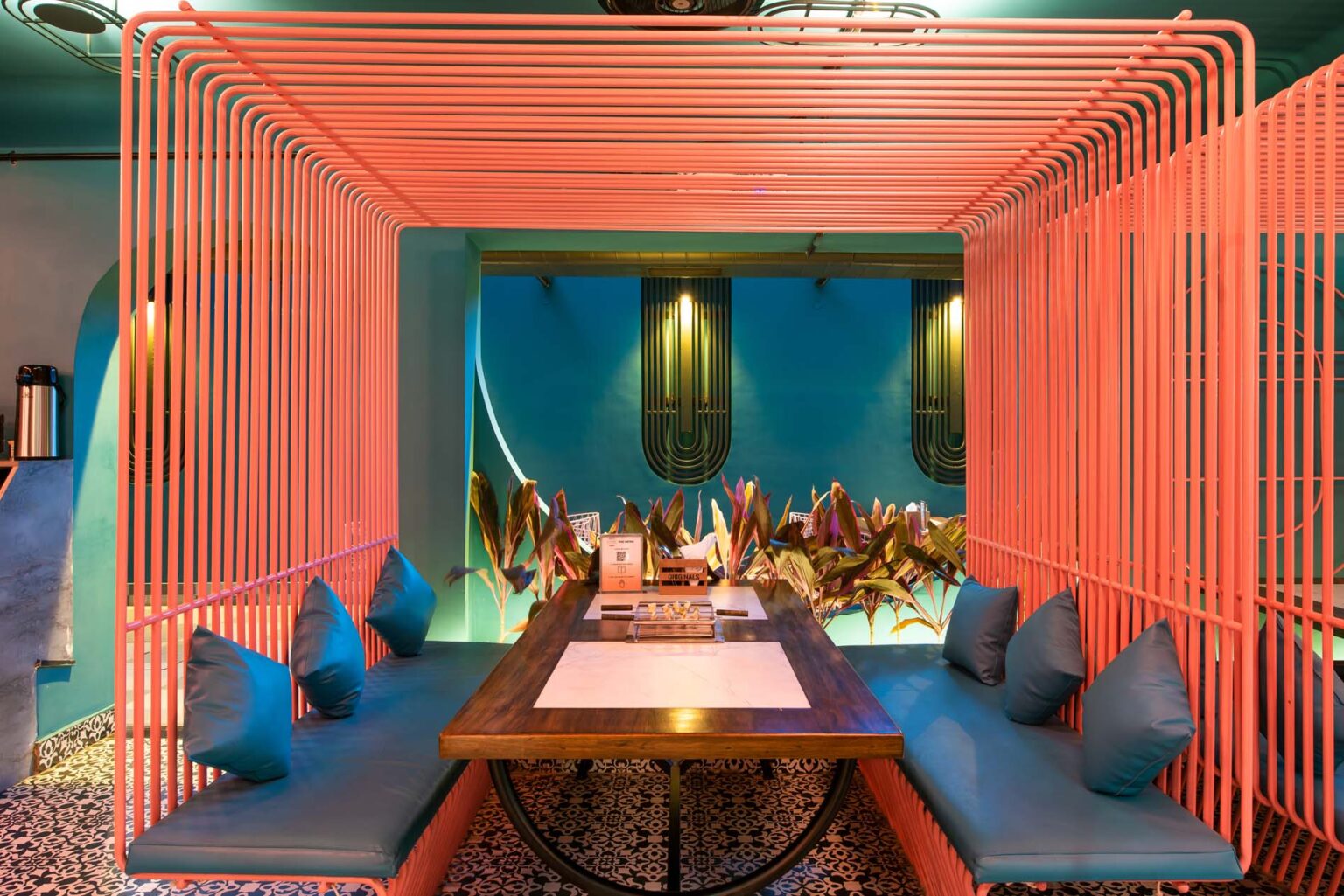 Ambience – Gustoes – A Barbecue Bar & Restaurant