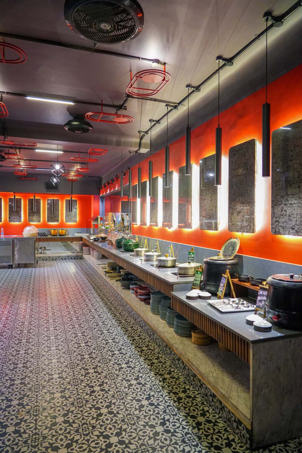 Ambience – Gustoes – A Barbecue Bar & Restaurant