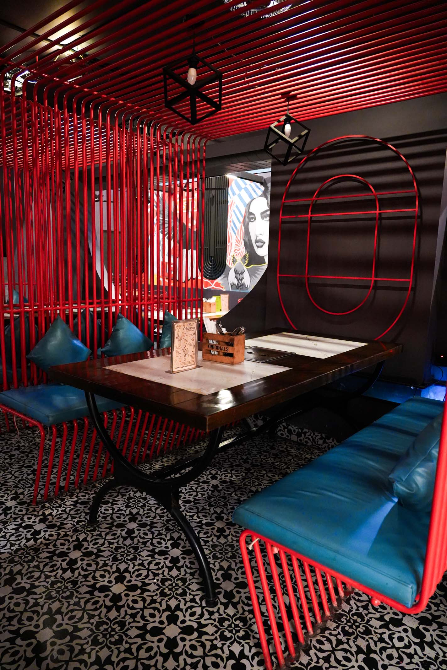 Ambience – Gustoes – A Barbecue Bar & Restaurant